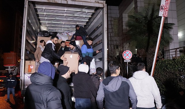 İzmit Belediyesi afet bölgesine 2 yardım tırı gönderdi - GÜNDEM - Gebze ... İzmit Belediyesi afet bölgesine 2 yardım tırı gönderdi - GÜNDEM - Gebze ...